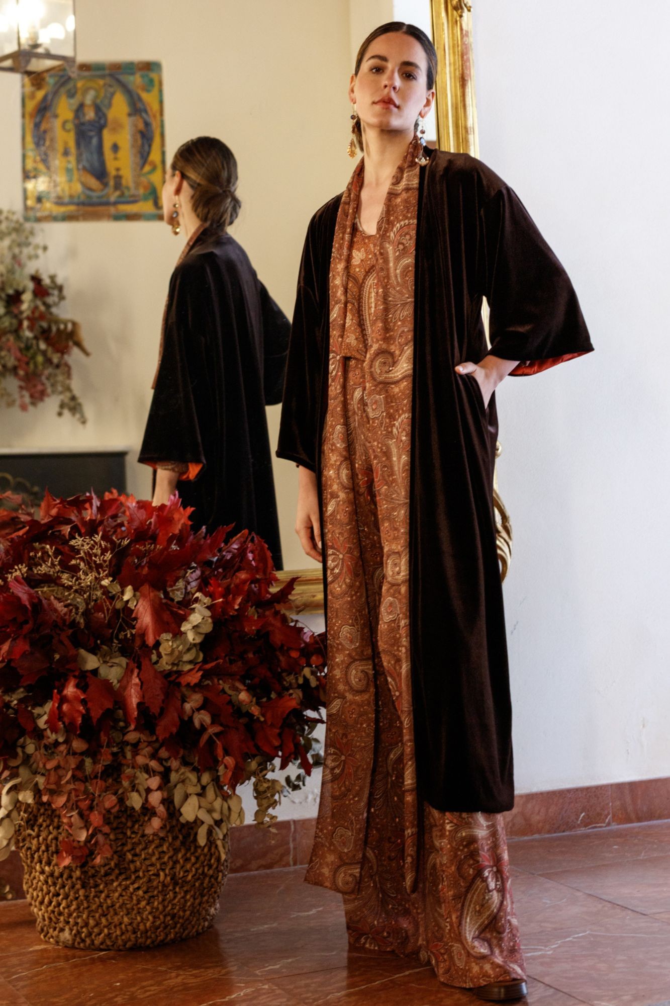 Abrigo Terciopelo Olena Marrón Chocolate – Kimono Largo Entretiempo